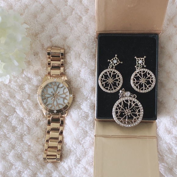 Avon | Accessories | Avon Signature Collection Gold Watch Womens | Poshmark